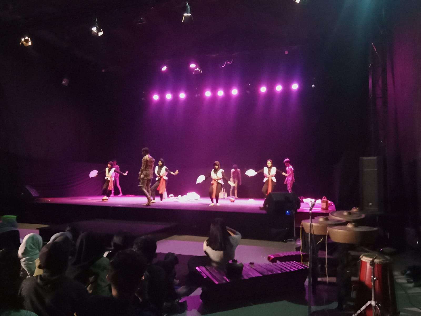 Peringatan Hari Teater Dunia 2023 oleh Komunitas Cangkrukan Teater ...