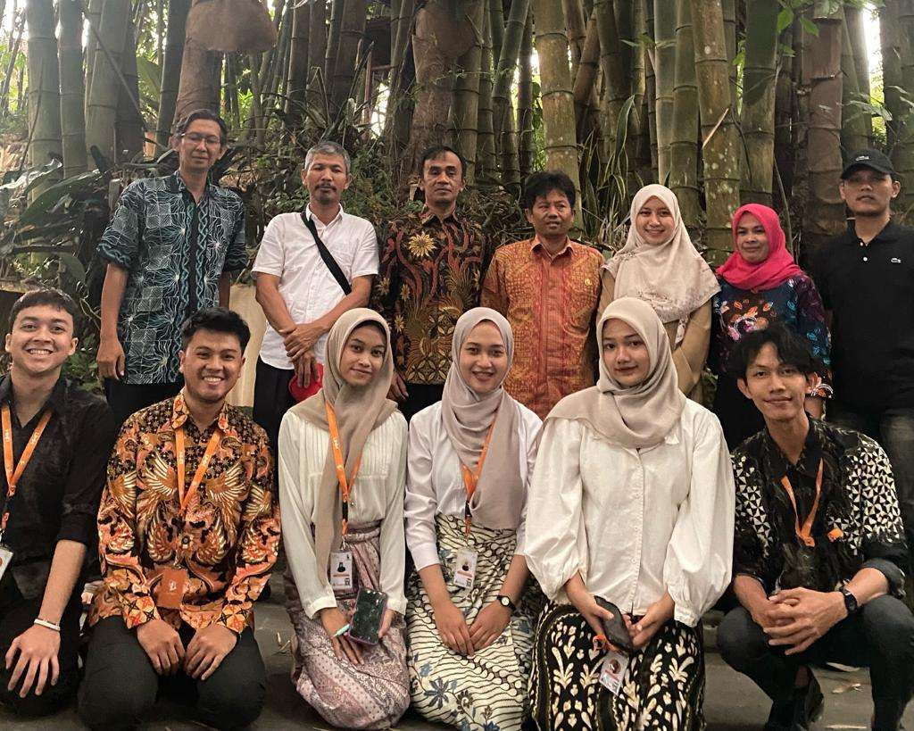 *) Penulis : Herlina Putri, mahasiswa Program Studi Ilmu Komunikasi ...