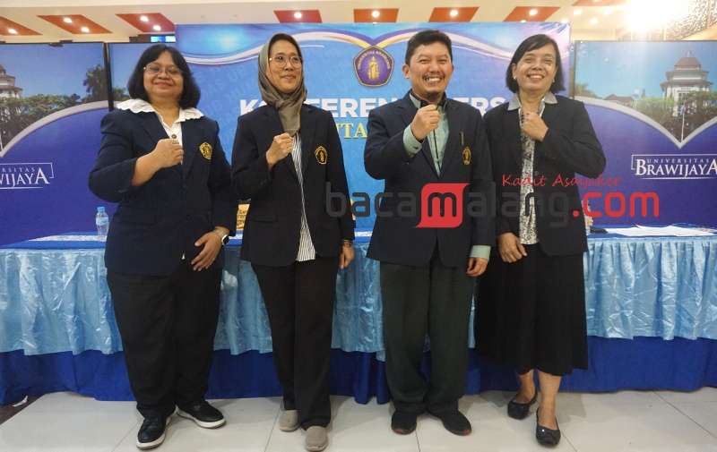 Dari kiri - Prof. Andriani Kusumawati, S.Sos., M.SI, Prof. Dr. Agustin ...