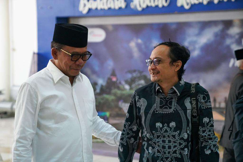 H Ali Ahmad atau yang akrab disapa Gus Ali (kiri) dan Muh Hassanudin ...