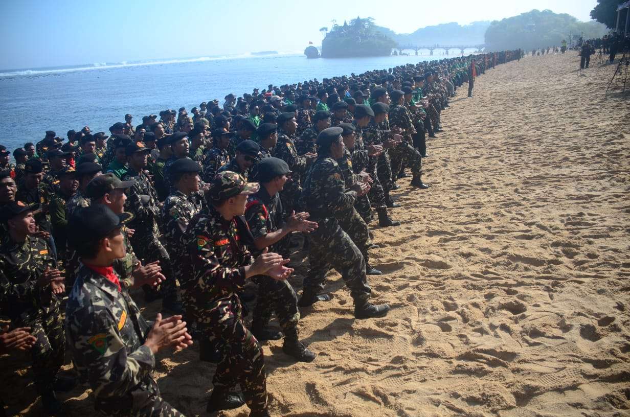 Apel akbar 10.000 Banser warnai Harlah GP Ansor ke-90 di Pantai ...