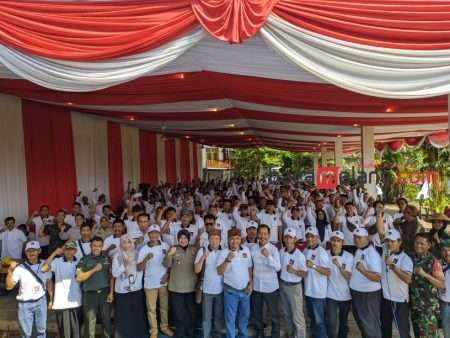 Foto bersama Ketua Salaksus Magis Indonesia Jerry Lumelle dengan ...