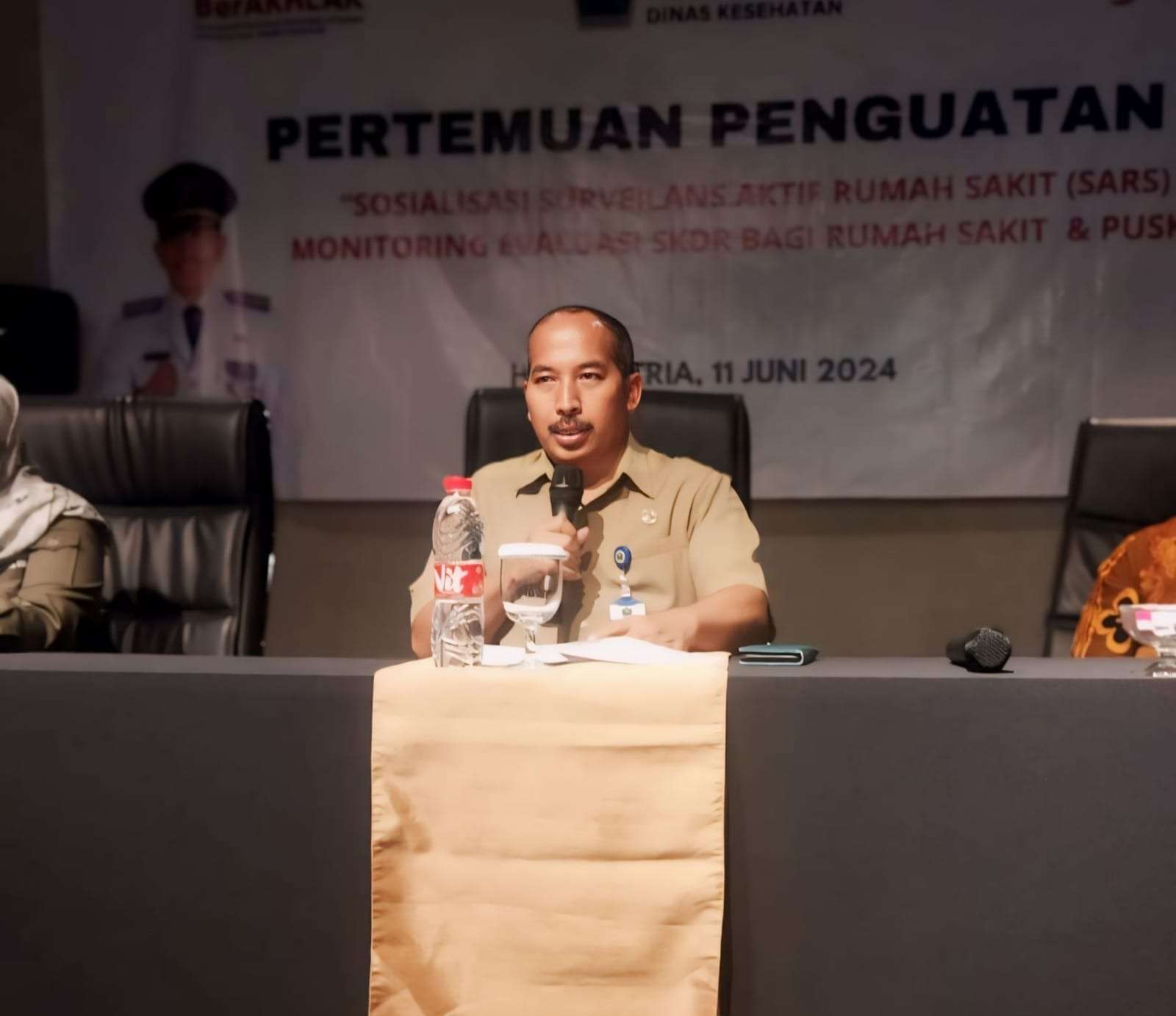 Sekretaris Dinas Kesehatan Kota Malang, dr. Umar Usman MM memberikan ...