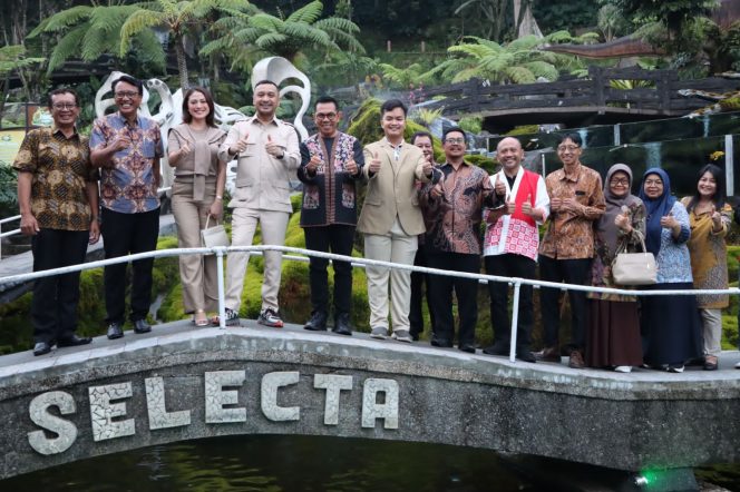 Wamen Kebudayaan RI, Giring Ganesha didampingi Wali Kota Batu ...